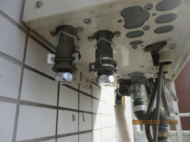 エアコン取替工事 日立RAS-AJ22Lx2台 室外機：床置き - 住まいるコム大阪本店